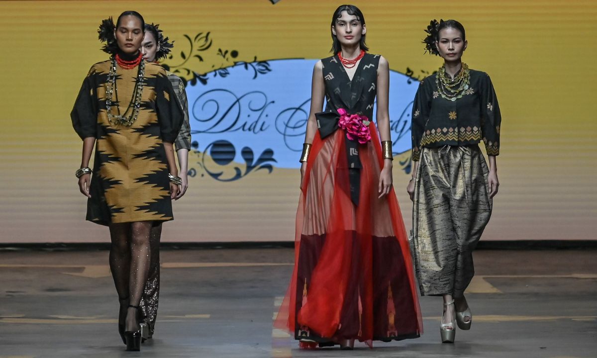 Rancangan Etnik Modern untuk Jalinan Lungsi Pakan 2023 - Kirani